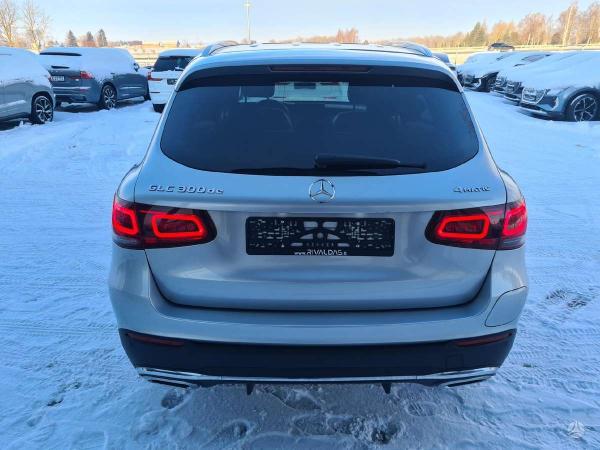 Grey Mercedes-Benz GLC 300 2021 in Siauliai, with an engine capacity of 1.95 L and mileage of 138 thousand km for 34485 €, photo 7 on AUTOMOTO.COM.LV