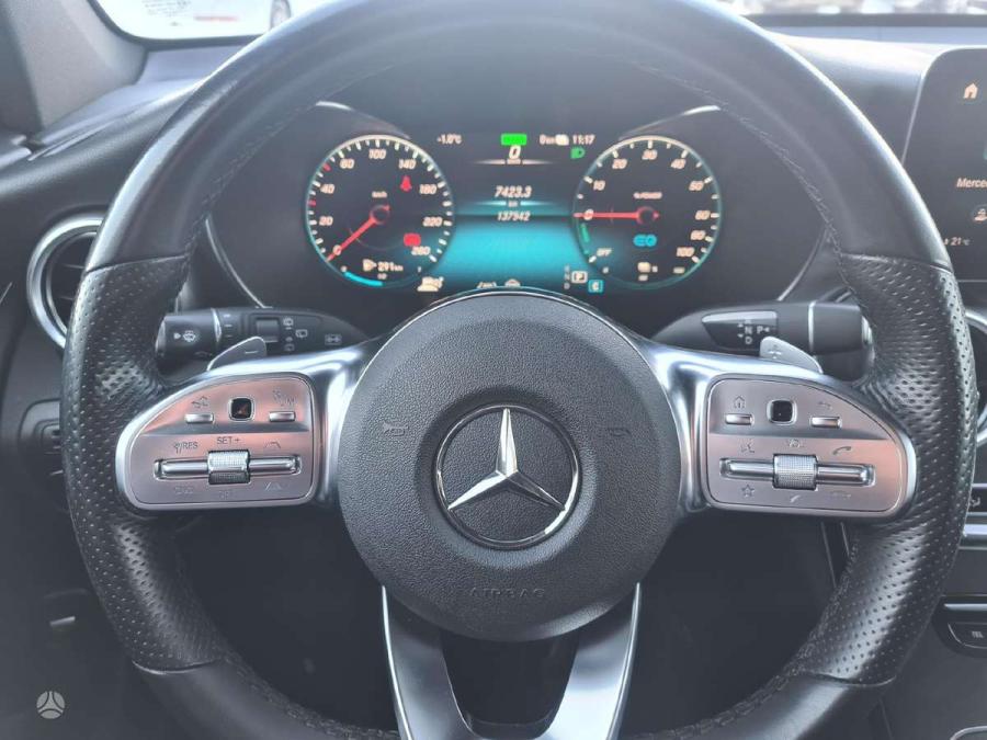 Pelēks Mercedes-Benz GLC 300 2021 Šauļi, ar dzinēja tilpumu 1.95 L un nobraukumu 138 tūkst. km par 34485 €, foto 24 vietnē AUTOMOTO.COM.LV