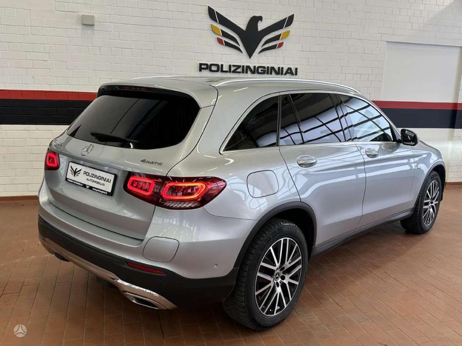 Grey Mercedes-Benz GLC 300 2021 in Kaunas, with an engine capacity of 1.95 L and mileage of 225 thousand km for 26900 €, photo 3 on AUTOMOTO.COM.LV