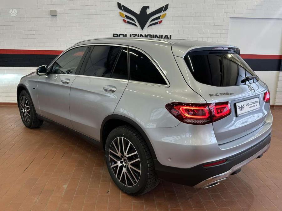 Grey Mercedes-Benz GLC 300 2021 in Kaunas, with an engine capacity of 1.95 L and mileage of 225 thousand km for 26900 €, photo 5 on AUTOMOTO.COM.LV