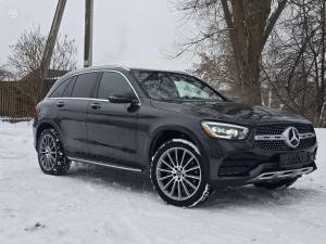 Grey Mercedes-Benz GLC 300 2021 in Vilnius, with an engine capacity of 2.00 L and mileage of 81 thousand km for 31900 €, photo 2 on AUTOMOTO.COM.LV