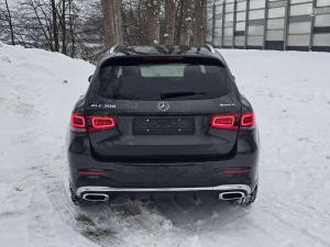 Grey Mercedes-Benz GLC 300 2021 in Vilnius, with an engine capacity of 2.00 L and mileage of 81 thousand km for 31900 €, photo 4 on AUTOMOTO.COM.LV