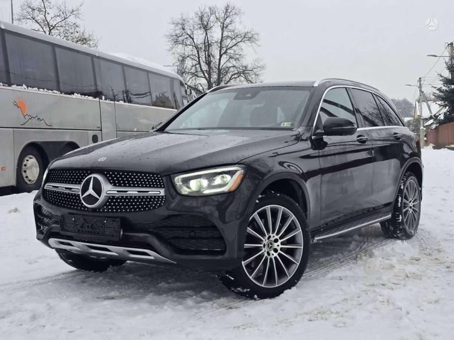 Grey Mercedes-Benz GLC 300 2021 in Vilnius, with an engine capacity of 2.00 L and mileage of 81 thousand km for 31900 €, photo 6 on AUTOMOTO.COM.LV