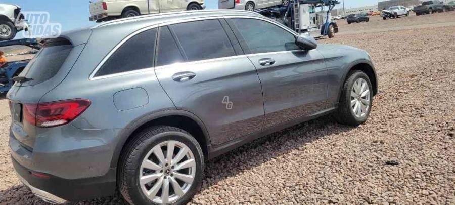 Pelēks Mercedes-Benz GLC 300 2021 Tauragė, ar dzinēja tilpumu 2.00 L un nobraukumu 123 tūkst. km par 14750 €, foto 3 vietnē AUTOMOTO.COM.LV