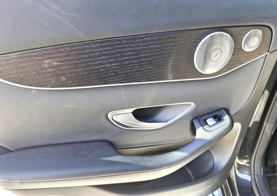 Pelēks Mercedes-Benz GLC 300 2021 Kauņa, ar dzinēja tilpumu 1.99 L un nobraukumu 92 tūkst. km par 29500 €, foto 10 vietnē AUTOMOTO.COM.LV