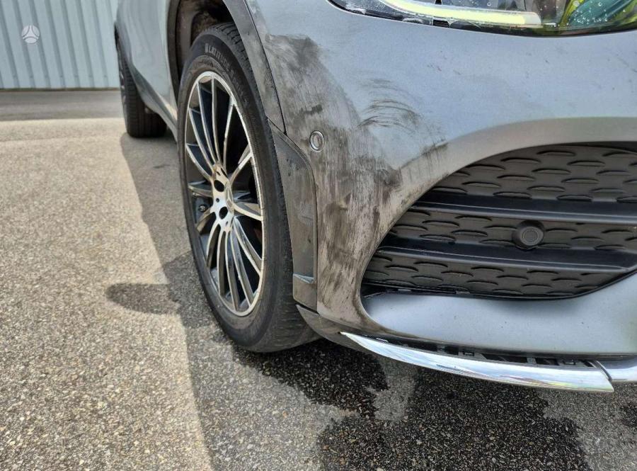 Серый Мерседес GLC 300 2021 в Клайпеда, объемом двигателя 1.95 л и пробегом 111 тыс. км за 14700 €, фото 10 на AUTOMOTO.COM.LV