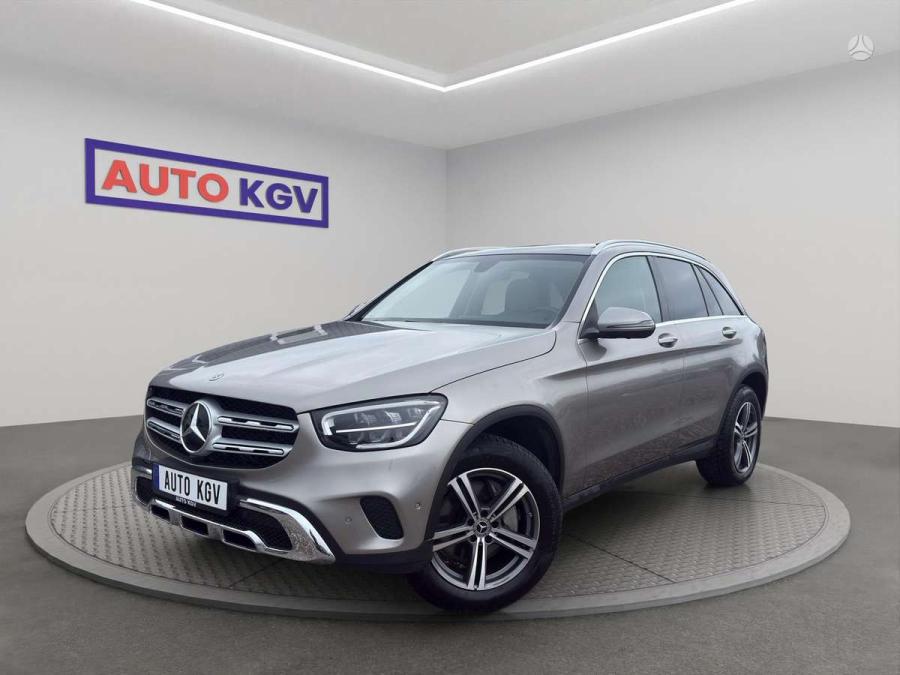 Grey Mercedes-Benz GLC 300 2021 in Kaunas, with an engine capacity of 2.00 L and mileage of 50 thousand km for 34399 €, photo 1 on AUTOMOTO.COM.LV