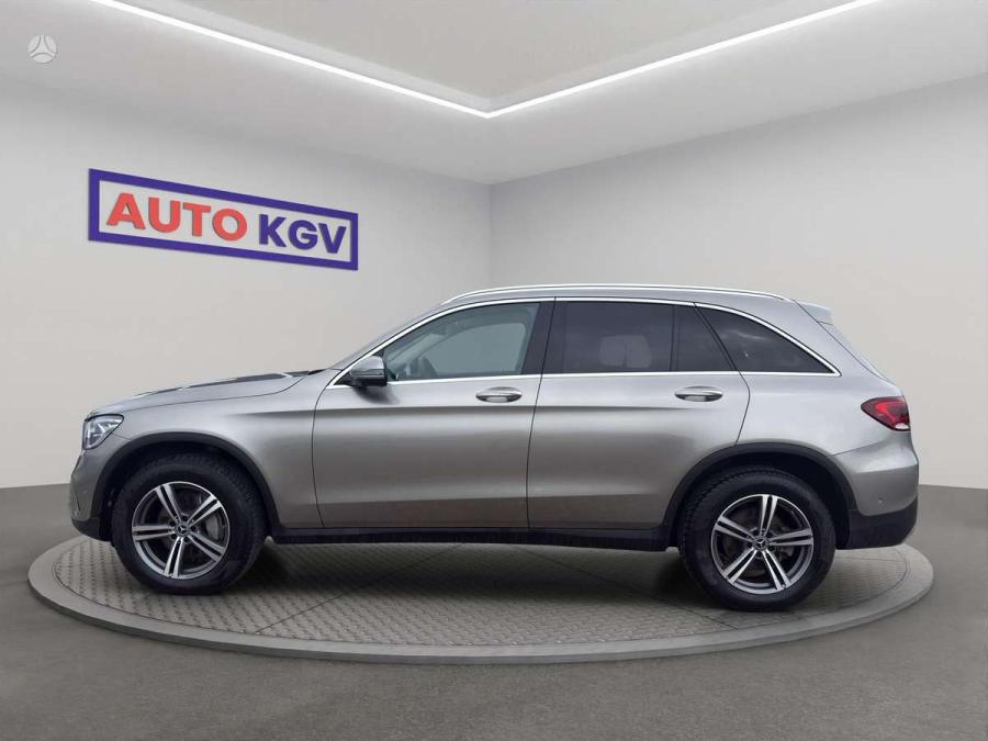 Grey Mercedes-Benz GLC 300 2021 in Kaunas, with an engine capacity of 2.00 L and mileage of 50 thousand km for 34399 €, photo 3 on AUTOMOTO.COM.LV