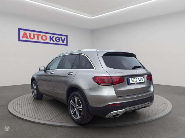Pelēks Mercedes-Benz GLC 300 2021 Kauņa, ar dzinēja tilpumu 2.00 L un nobraukumu 50 tūkst. km par 34399 €, foto 3 vietnē AUTOMOTO.COM.LV