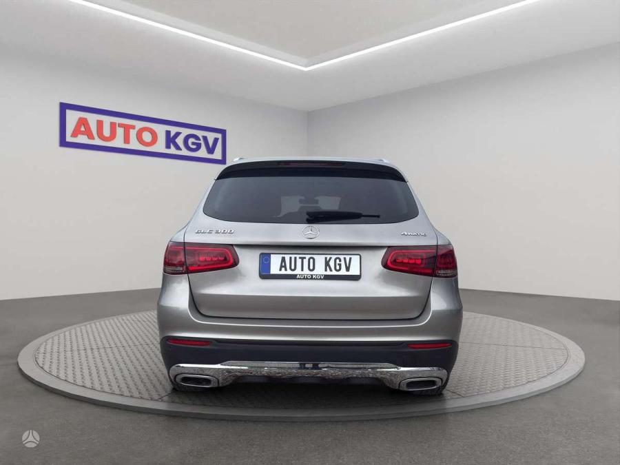 Grey Mercedes-Benz GLC 300 2021 in Kaunas, with an engine capacity of 2.00 L and mileage of 50 thousand km for 34399 €, photo 5 on AUTOMOTO.COM.LV