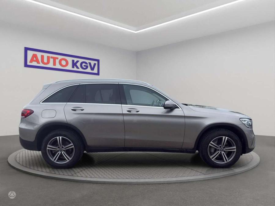 Grey Mercedes-Benz GLC 300 2021 in Kaunas, with an engine capacity of 2.00 L and mileage of 50 thousand km for 34399 €, photo 7 on AUTOMOTO.COM.LV