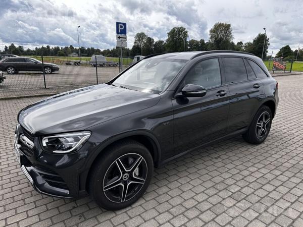 Grey Mercedes-Benz GLC 300 2021 in Cesis, with an engine capacity of 2.00 L and mileage of 93 thousand km for 33500 €, photo 1 on AUTOMOTO.COM.LV