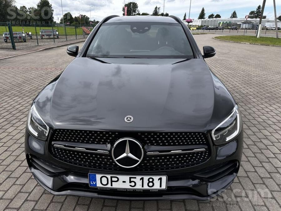 Grey Mercedes-Benz GLC 300 2021 in Cesis, with an engine capacity of 2.00 L and mileage of 93 thousand km for 33500 €, photo 3 on AUTOMOTO.COM.LV