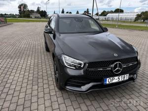 Grey Mercedes-Benz GLC 300 2021 in Cesis, with an engine capacity of 2.00 L and mileage of 93 thousand km for 33500 €, photo 4 on AUTOMOTO.COM.LV