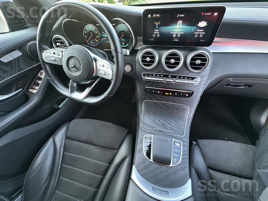 Grey Mercedes-Benz GLC 300 2021 in Cesis, with an engine capacity of 2.00 L and mileage of 93 thousand km for 33500 €, photo 9 on AUTOMOTO.COM.LV