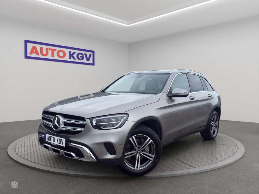 Серый Мерседес GLC 300 2021 в Каунас, объемом двигателя 2.00 л и пробегом 50 тыс. км за 34399 €, фото 1 на AUTOMOTO.COM.LV
