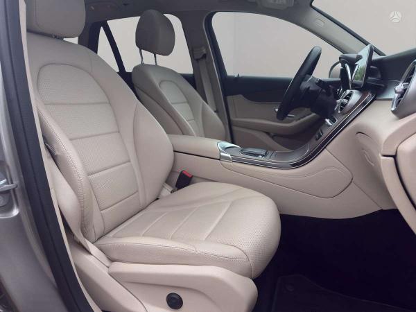 Pelēks Mercedes-Benz GLC 300 2021 Kauņa, ar dzinēja tilpumu 2.00 L un nobraukumu 50 tūkst. km par 34399 €, foto 8 vietnē AUTOMOTO.COM.LV