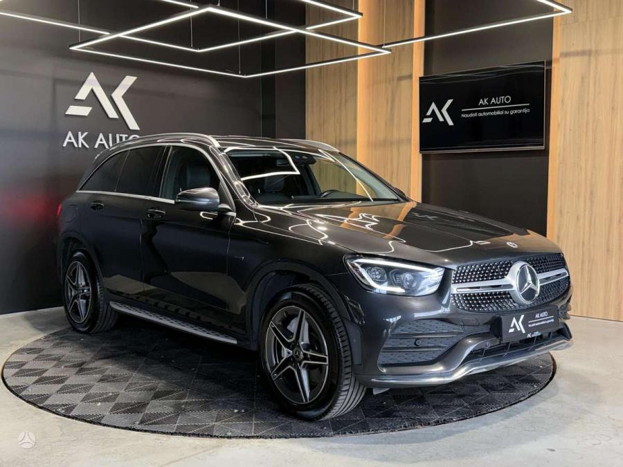 Серый Мерседес GLC 300 2021 в Каунас, объемом двигателя 1.99 л и пробегом 157 тыс. км за 30990 €, фото 3 на AUTOMOTO.COM.LV