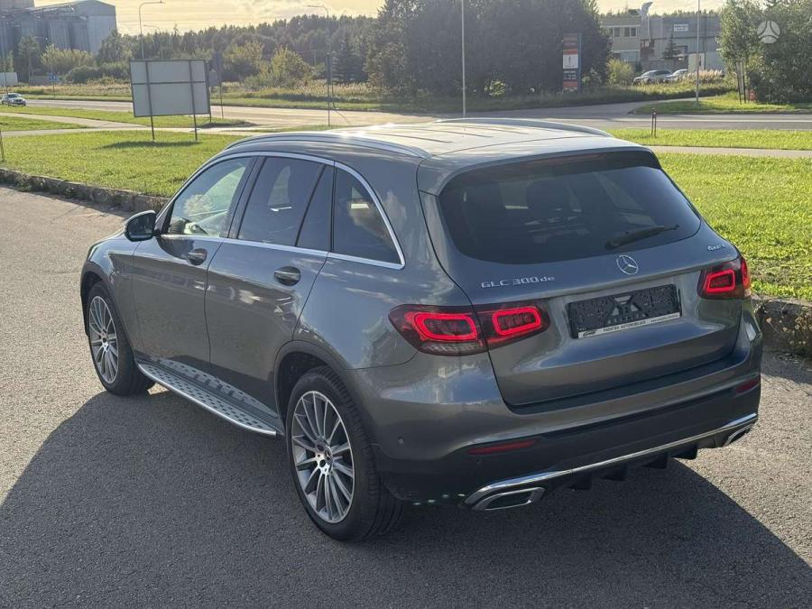 Pelēks Mercedes-Benz GLC 300 2021 Panevēža, ar dzinēja tilpumu 1.95 L un nobraukumu 119 tūkst. km par 26900 €, foto 14 vietnē AUTOMOTO.COM.LV