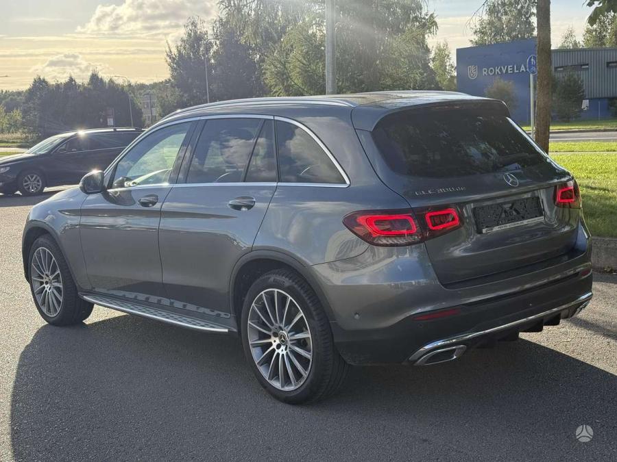Pelēks Mercedes-Benz GLC 300 2021 Panevēža, ar dzinēja tilpumu 1.95 L un nobraukumu 119 tūkst. km par 26900 €, foto 17 vietnē AUTOMOTO.COM.LV