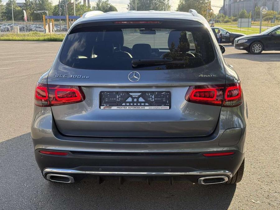 Pelēks Mercedes-Benz GLC 300 2021 Panevēža, ar dzinēja tilpumu 1.95 L un nobraukumu 119 tūkst. km par 26900 €, foto 19 vietnē AUTOMOTO.COM.LV