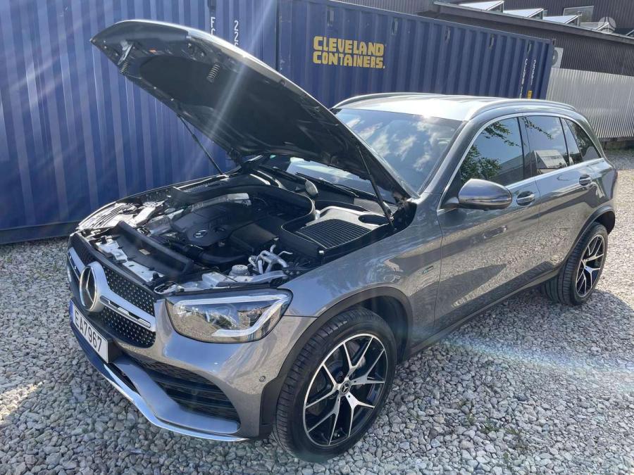 Pelēks Mercedes-Benz GLC 300 2021 Kauņa, ar dzinēja tilpumu 1.95 L un nobraukumu 95 tūkst. km par 33500 €, foto 5 vietnē AUTOMOTO.COM.LV