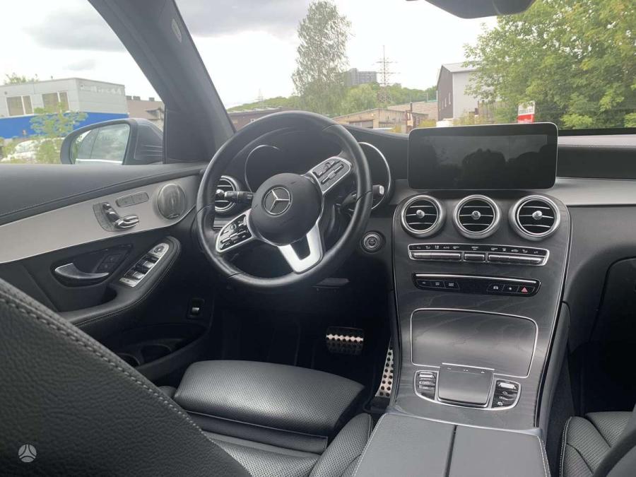 Pelēks Mercedes-Benz GLC 300 2021 Kauņa, ar dzinēja tilpumu 1.95 L un nobraukumu 95 tūkst. km par 33500 €, foto 13 vietnē AUTOMOTO.COM.LV