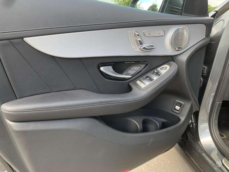 Pelēks Mercedes-Benz GLC 300 2021 Kauņa, ar dzinēja tilpumu 1.95 L un nobraukumu 95 tūkst. km par 33500 €, foto 20 vietnē AUTOMOTO.COM.LV