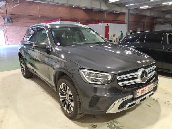 Grey Mercedes-Benz GLC 300 2022 in Riga, with an engine capacity of 2.00 L and mileage of 195 thousand km for 27990 €, photo 1 on AUTOMOTO.COM.LV