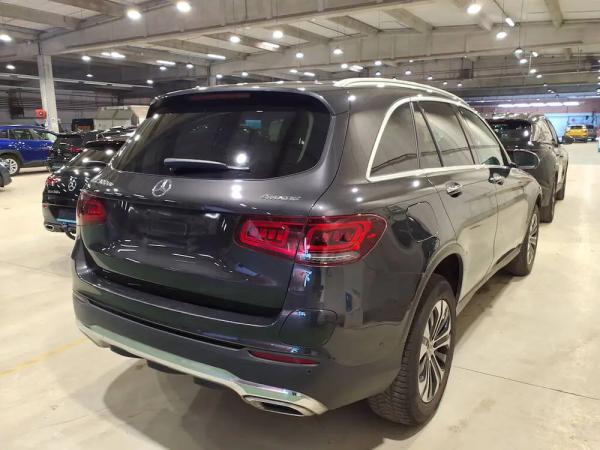 Grey Mercedes-Benz GLC 300 2022 in Riga, with an engine capacity of 2.00 L and mileage of 195 thousand km for 27990 €, photo 5 on AUTOMOTO.COM.LV