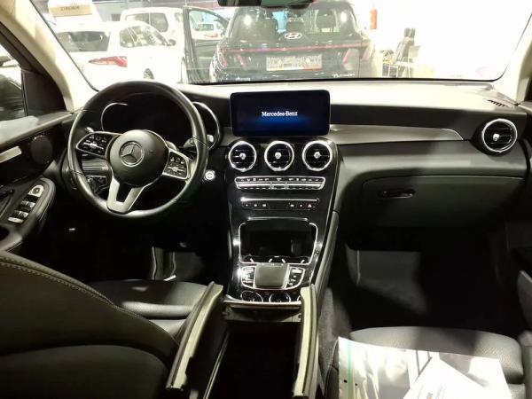 Grey Mercedes-Benz GLC 300 2022 in Riga, with an engine capacity of 2.00 L and mileage of 195 thousand km for 27990 €, photo 6 on AUTOMOTO.COM.LV