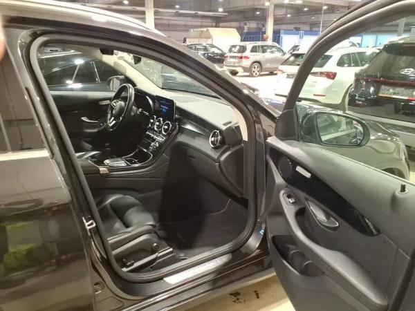 Grey Mercedes-Benz GLC 300 2022 in Riga, with an engine capacity of 2.00 L and mileage of 195 thousand km for 27990 €, photo 7 on AUTOMOTO.COM.LV