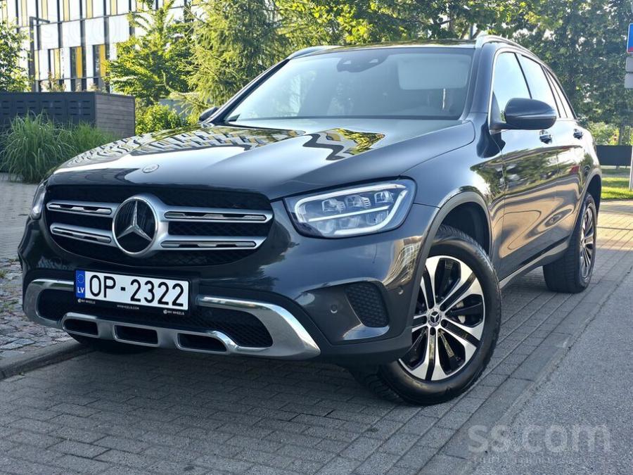 Pelēks Mercedes-Benz GLC 300 2022 Rīga, ar dzinēja tilpumu 2.00 L un nobraukumu 195 tūkst. km par 27490 €, foto 1 vietnē AUTOMOTO.COM.LV