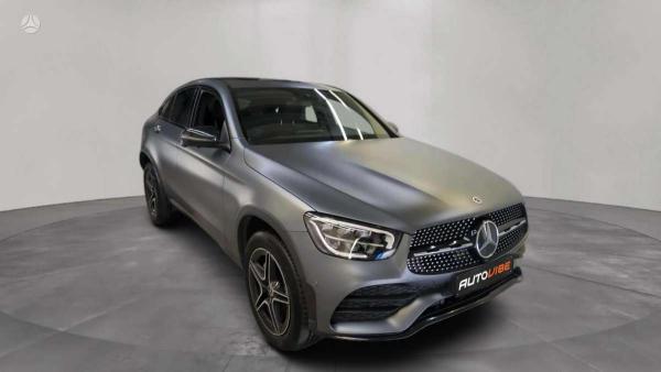 Серый Мерседес GLC 300 2022 в Вильнюс, объемом двигателя 2.00 л и пробегом 122 тыс. км за 40888 €, фото 2 на AUTOMOTO.COM.LV