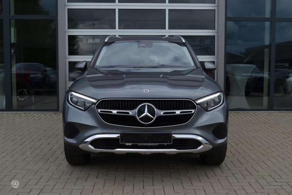 Grey Mercedes-Benz GLC 300 2023 in Vilnius, with an engine capacity of 2.00 L and mileage of 127 thousand km for 42000 €, photo 3 on AUTOMOTO.COM.LV