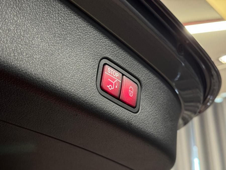 Pelēks Mercedes-Benz GLC 300 2023 Rīga, ar dzinēja tilpumu 2.00 L un nobraukumu 63 tūkst. km par 52995 €, foto 10 vietnē AUTOMOTO.COM.LV