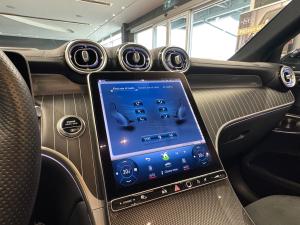 Pelēks Mercedes-Benz GLC 300 2023 Rīga, ar dzinēja tilpumu 2.00 L un nobraukumu 63 tūkst. km par 52995 €, foto 21 vietnē AUTOMOTO.COM.LV