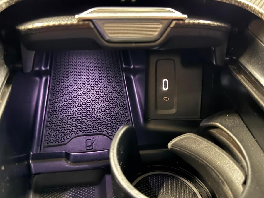 Pelēks Mercedes-Benz GLC 300 2023 Rīga, ar dzinēja tilpumu 2.00 L un nobraukumu 63 tūkst. km par 52995 €, foto 26 vietnē AUTOMOTO.COM.LV