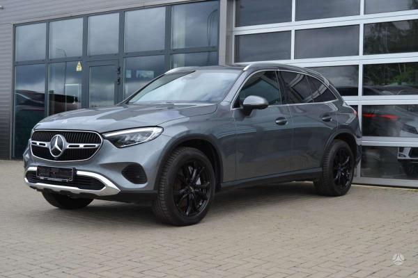 Серый Мерседес GLC 300 2023 в Вильнюс, объемом двигателя 2.00 л и пробегом 127 тыс. км за 43000 €, фото 2 на AUTOMOTO.COM.LV