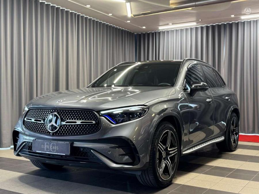Серый Мерседес GLC 300 2023 в Рига, объемом двигателя 2.00 л и пробегом 63 тыс. км за 53590 €, фото 1 на AUTOMOTO.COM.LV