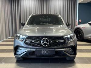 Серый Мерседес GLC 300 2023 в Рига, объемом двигателя 2.00 л и пробегом 63 тыс. км за 53590 €, фото 3 на AUTOMOTO.COM.LV