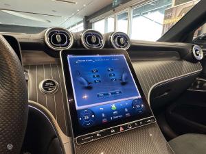Серый Мерседес GLC 300 2023 в Рига, объемом двигателя 2.00 л и пробегом 63 тыс. км за 53590 €, фото 26 на AUTOMOTO.COM.LV