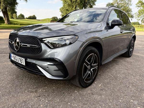 Pelēks Mercedes-Benz GLC 300 2023 Kauņa, ar dzinēja tilpumu 2.00 L un nobraukumu 69 tūkst. km par 48900 €, foto 1 vietnē AUTOMOTO.COM.LV