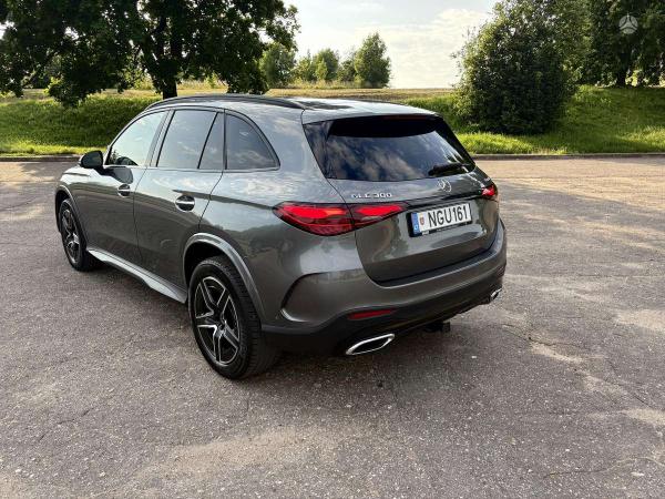 Pelēks Mercedes-Benz GLC 300 2023 Kauņa, ar dzinēja tilpumu 2.00 L un nobraukumu 69 tūkst. km par 48900 €, foto 6 vietnē AUTOMOTO.COM.LV