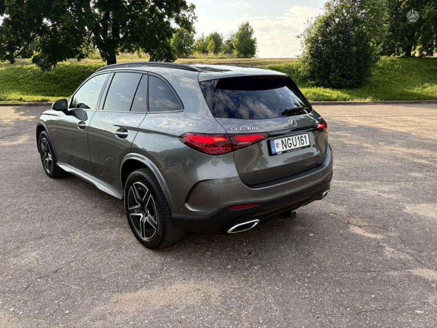 Grey Mercedes-Benz GLC 300 2023 in Kaunas, with an engine capacity of 2.00 L and mileage of 69 thousand km for 48900 €, photo 6 on AUTOMOTO.COM.LV
