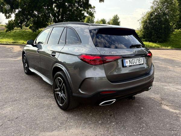 Pelēks Mercedes-Benz GLC 300 2023 Kauņa, ar dzinēja tilpumu 2.00 L un nobraukumu 69 tūkst. km par 48900 €, foto 7 vietnē AUTOMOTO.COM.LV