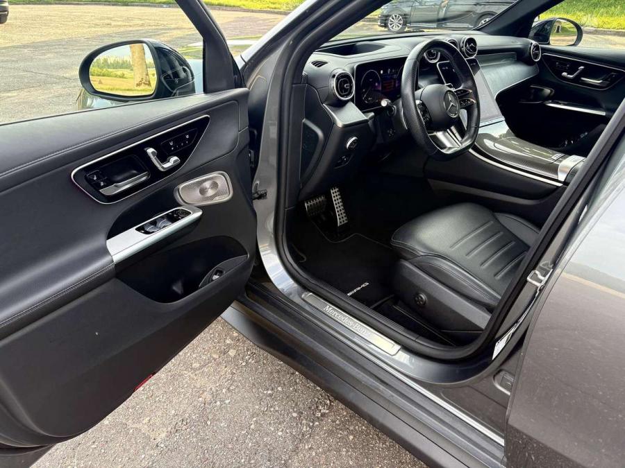 Grey Mercedes-Benz GLC 300 2023 in Kaunas, with an engine capacity of 2.00 L and mileage of 69 thousand km for 48900 €, photo 12 on AUTOMOTO.COM.LV