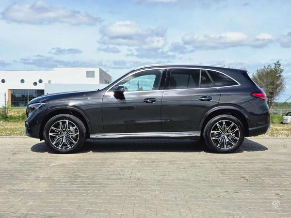 Grey Mercedes-Benz GLC 300 2025 in Vilnius, with an engine capacity of 2.00 L and mileage of 7 thousand km for 51000 €, photo 4 on AUTOMOTO.COM.LV