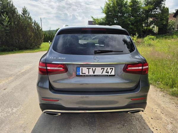 Grey Mercedes-Benz GLC 300 2018 in Vilnius, with an engine capacity of 1.99 L and mileage of 98 thousand km for 25500 €, photo 3 on AUTOMOTO.COM.LV