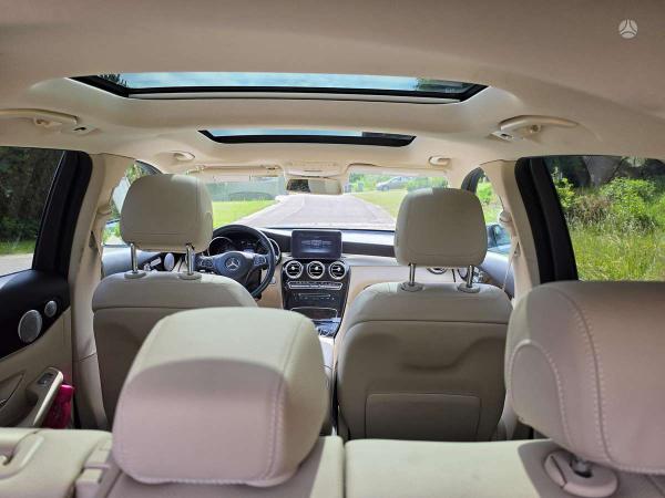 Grey Mercedes-Benz GLC 300 2018 in Vilnius, with an engine capacity of 1.99 L and mileage of 98 thousand km for 25500 €, photo 7 on AUTOMOTO.COM.LV